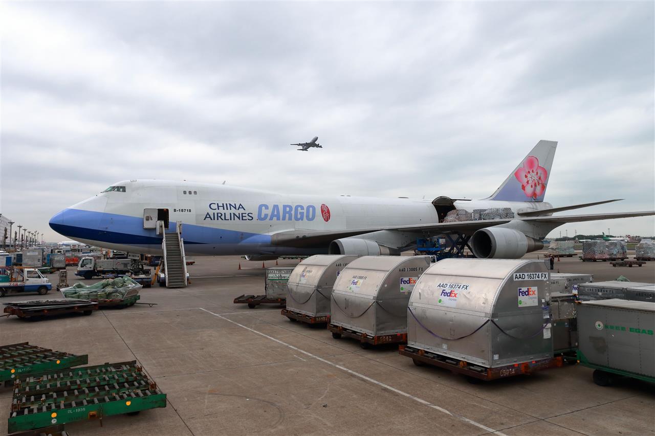 Taiwan 2021 high-tech exports exceed US$400 billion