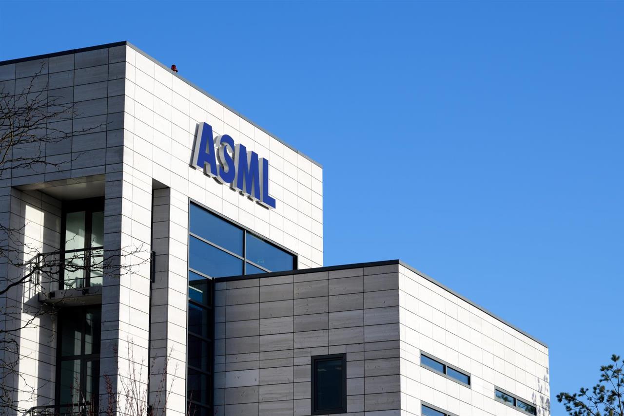 ASML announces installation of first HMI eScan 1100 multibeam system