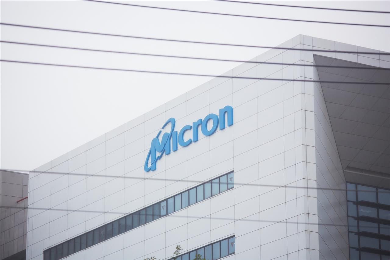 Micron's new pricing scheme triggers questions about risks