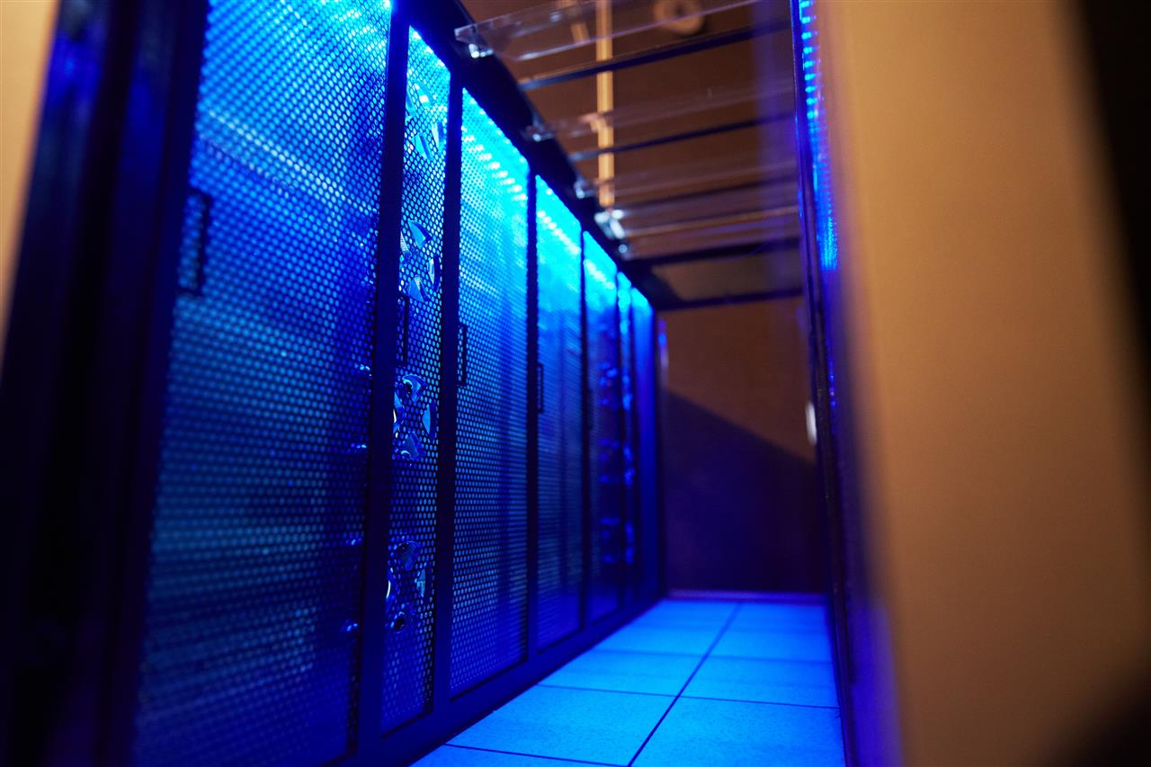 PWM IC supply for servers remains tight