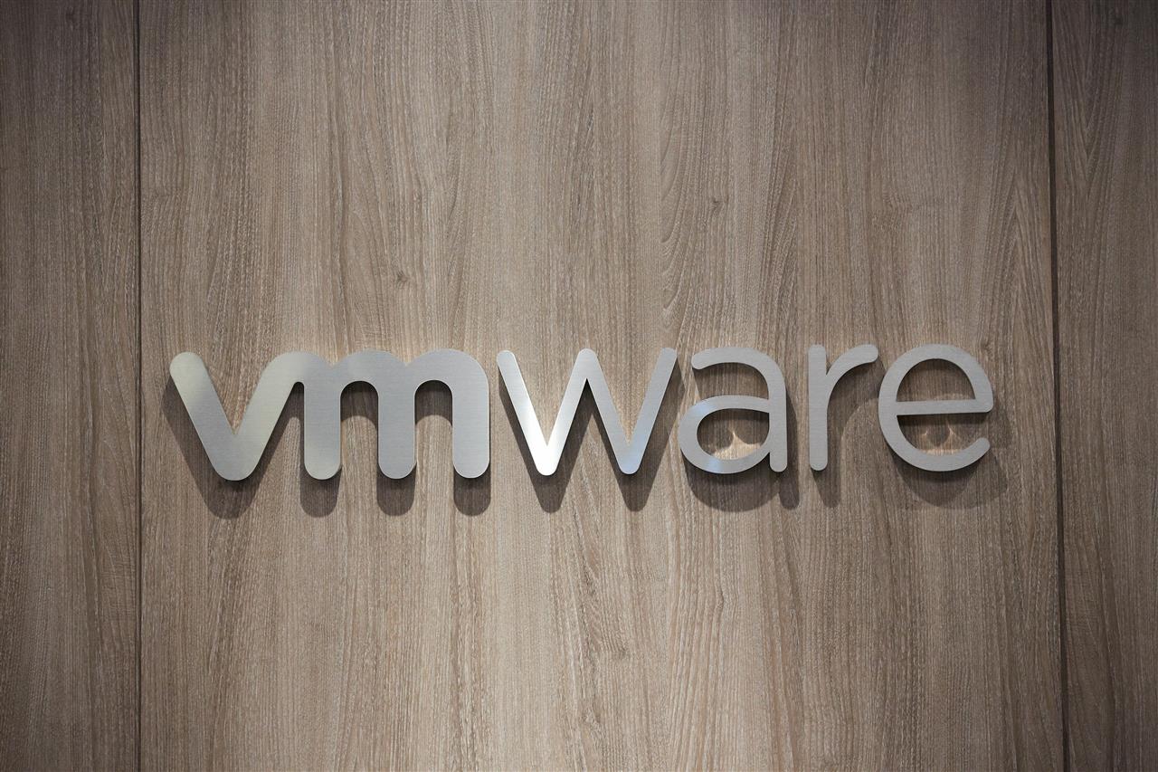 VMware shifting to subscription-based biz model
