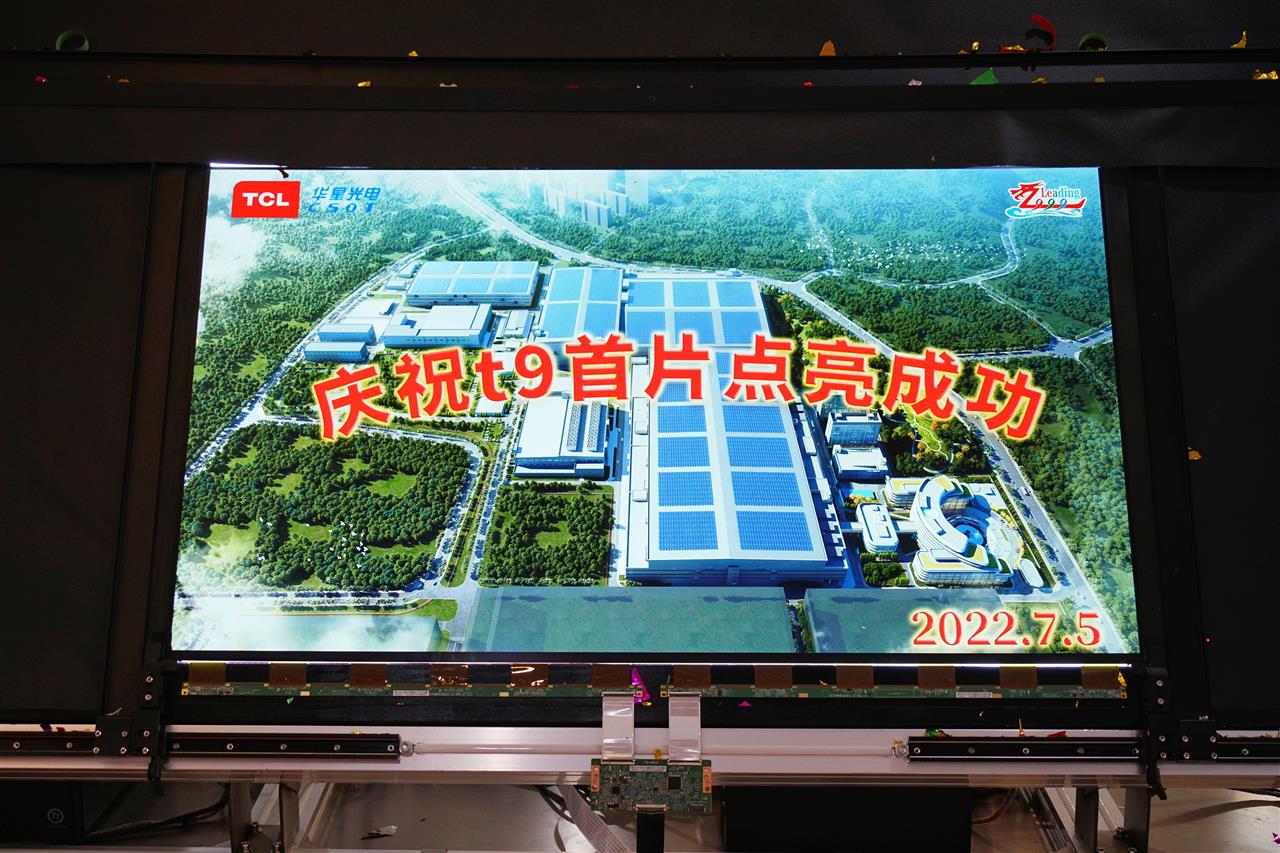 China panel makers put increased focus on automotive, OLED displays