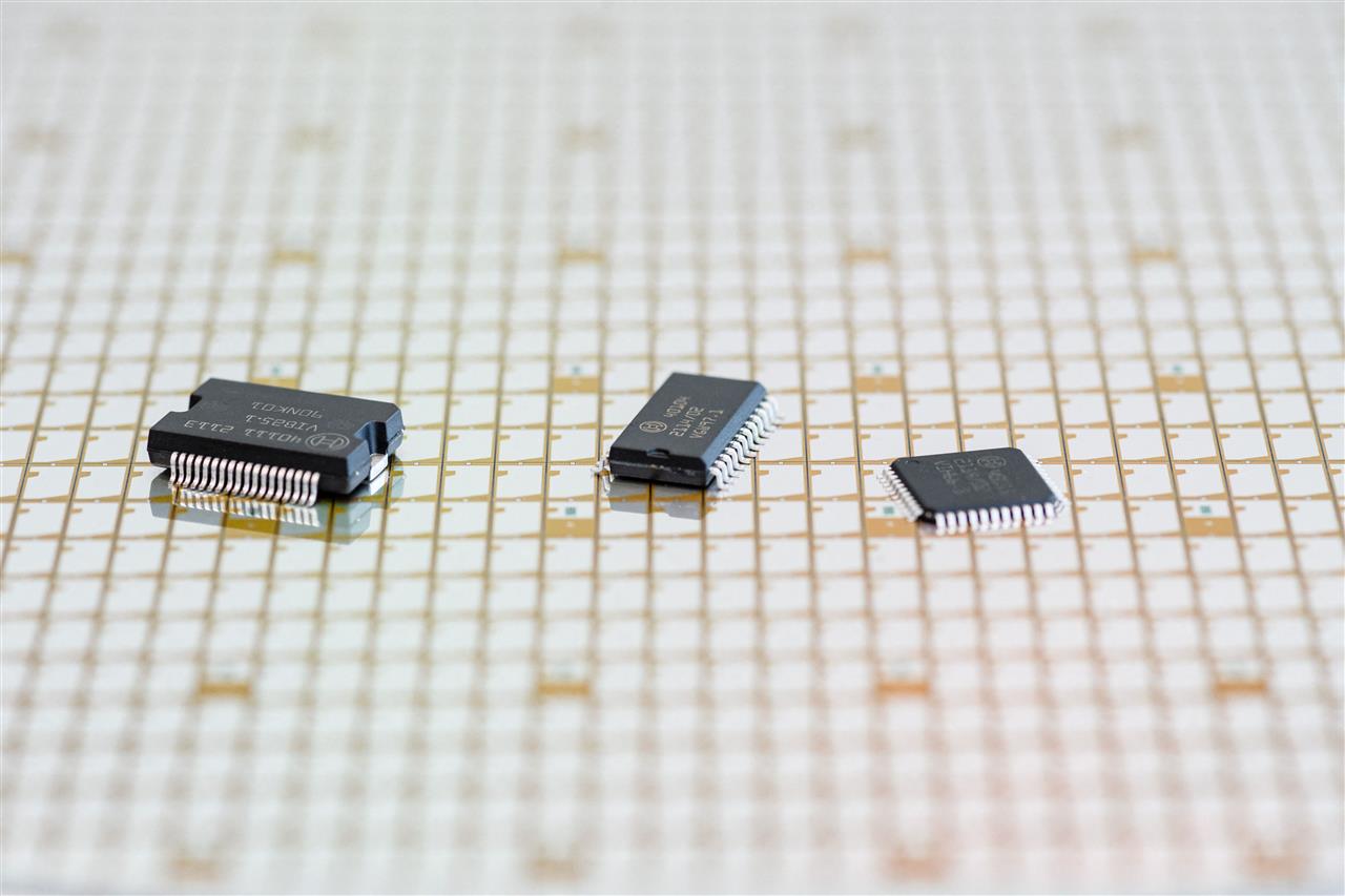 Suppliers set to enter production race for 3D NAND with 200+ layers
