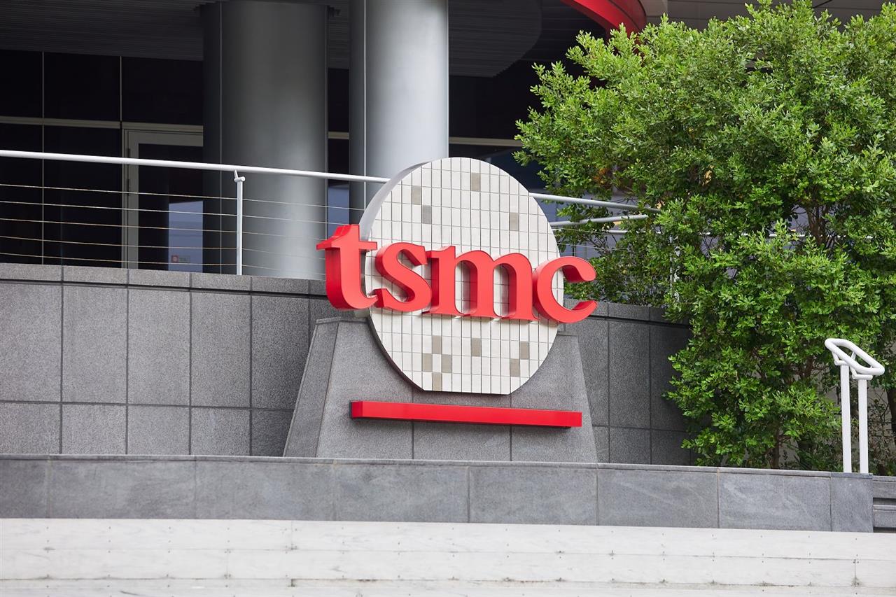 The significance of TSMC building fabs in US