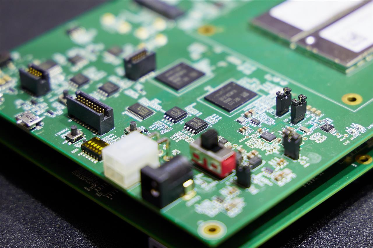 How do smaller IC design houses plan for rebound in 2H23?