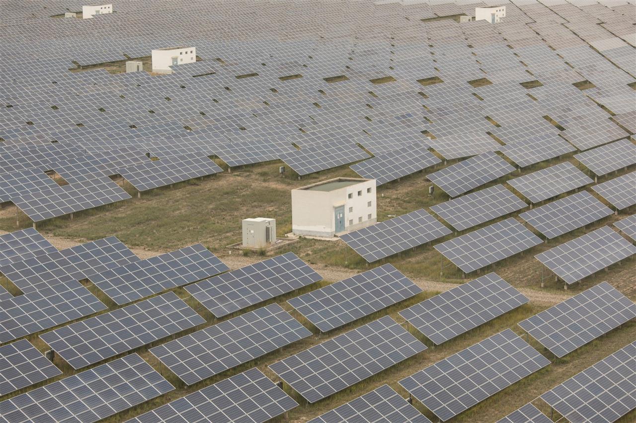 Solar price war may help spur China's renewable energy push