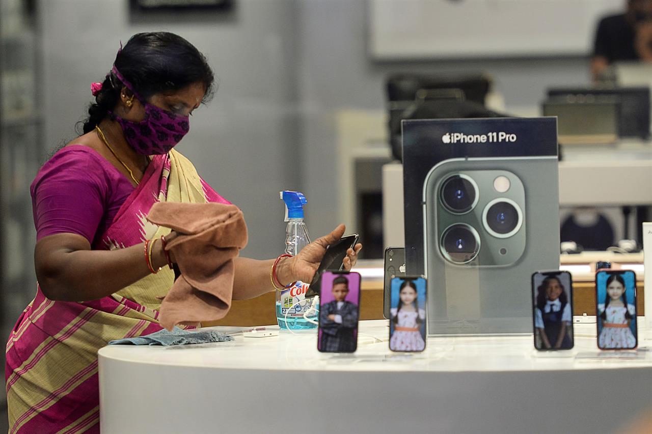 Apple ready to launch its offline retail store in India