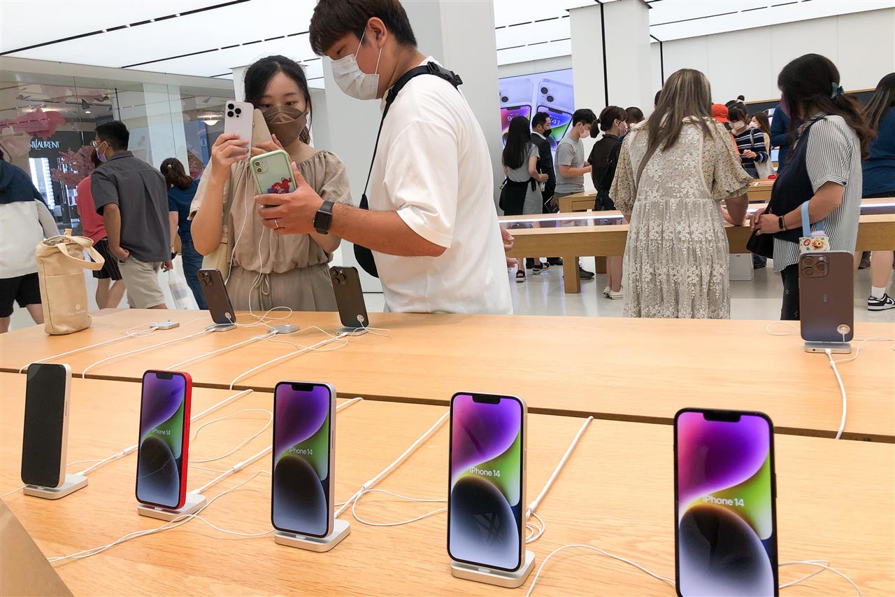 Camera module component suppliers see orders cut from Apple