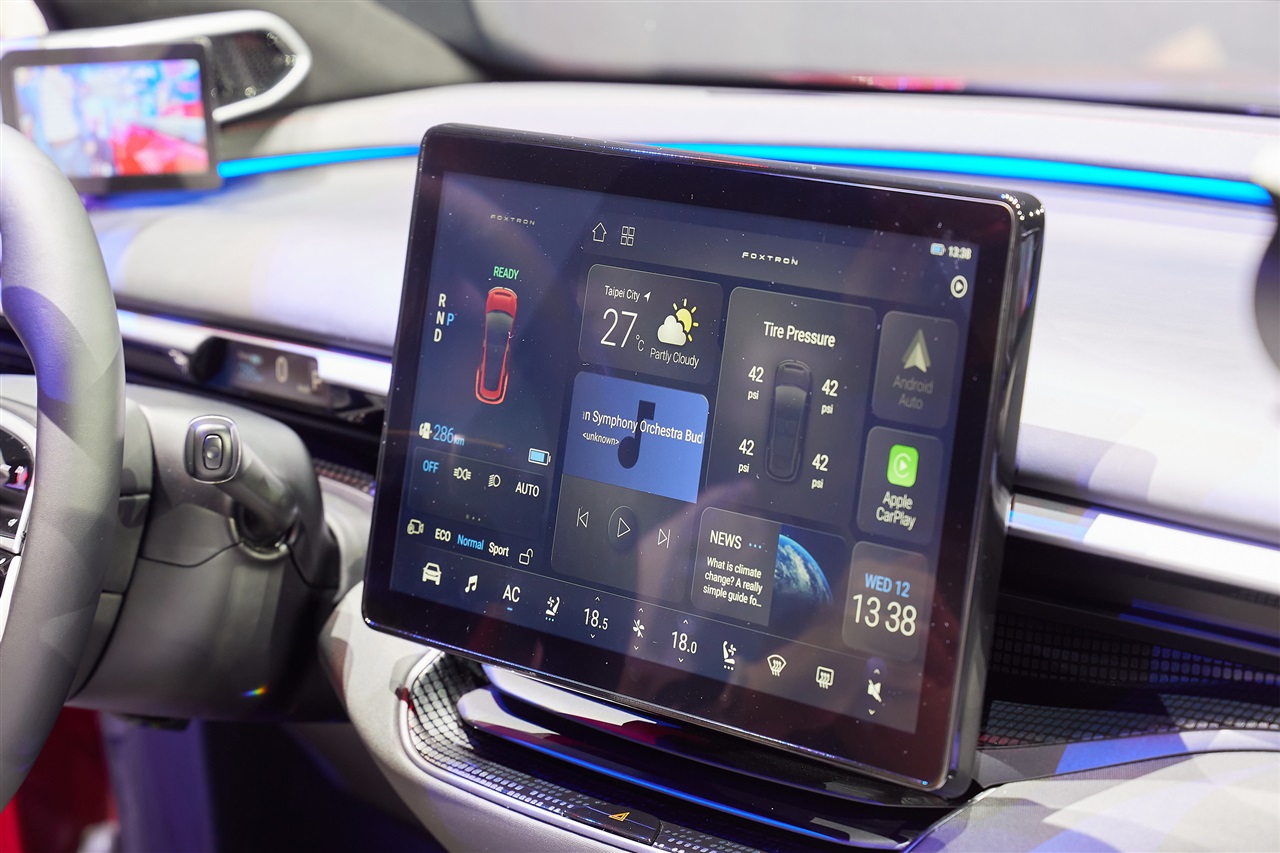 OLED to be in competition with LCD for application as automotive displays