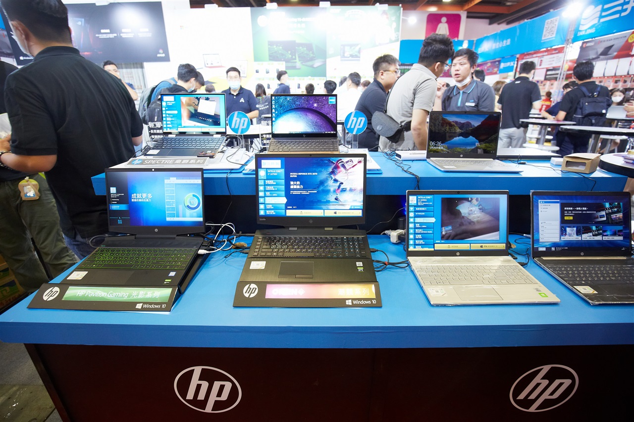 HP, Dell to see PC shipments stay flat or increase in 2023