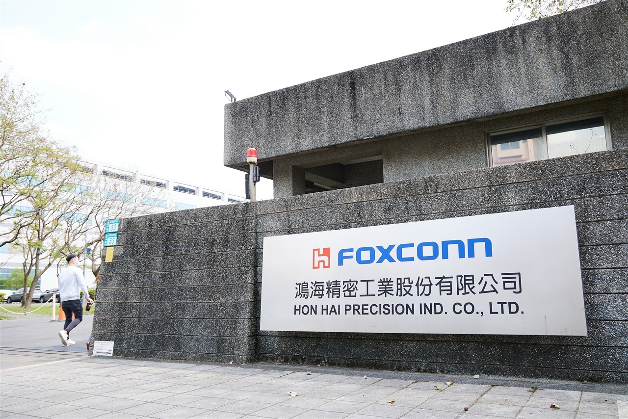 Foxconn reportedly to expand chip investments in India amid ...