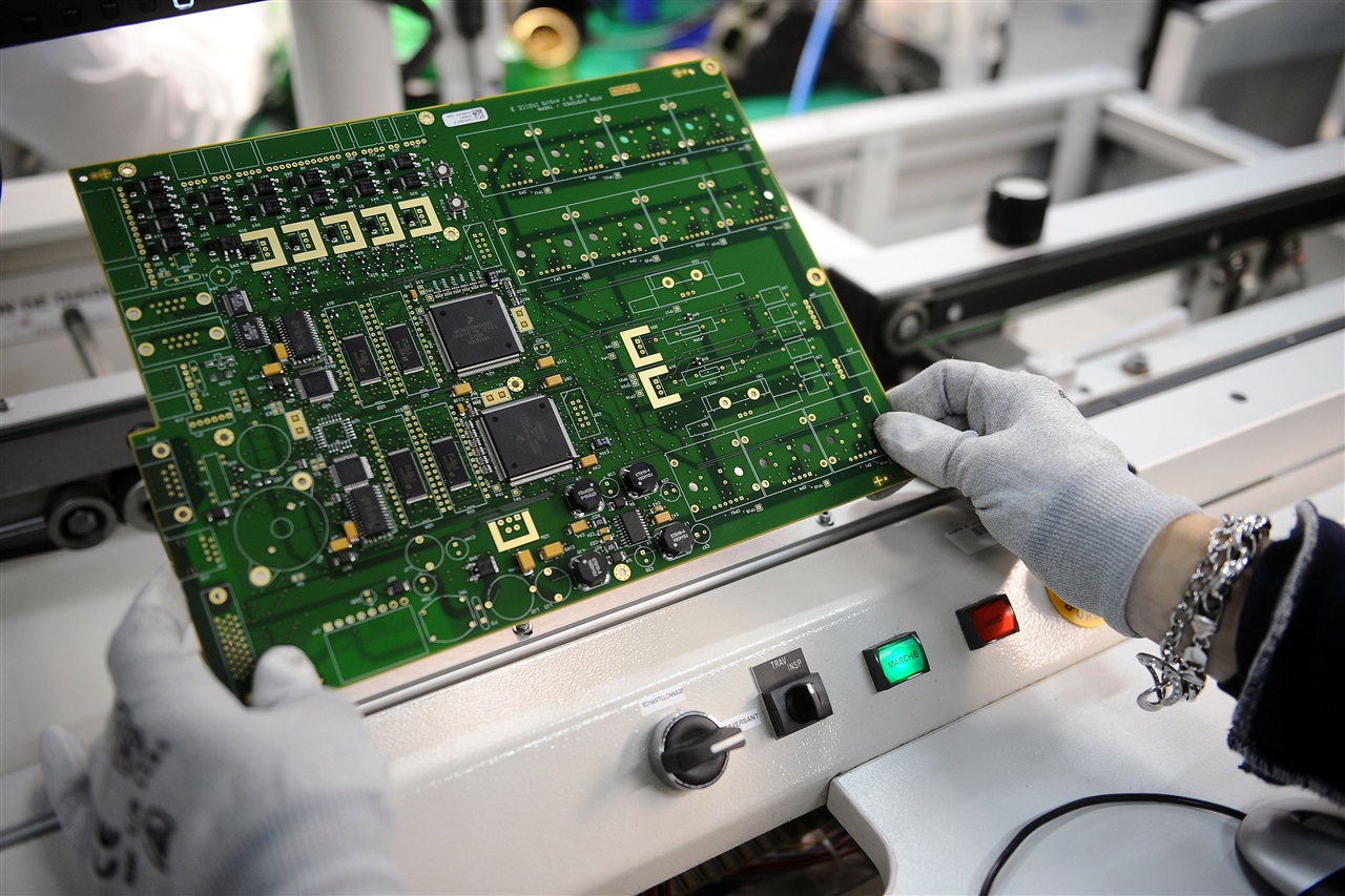China to formulate over 30 automotive chip standards by 2025
