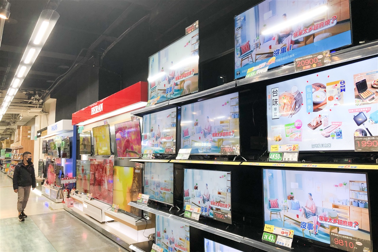 Some panel makers reduce losses amid rising panel prices