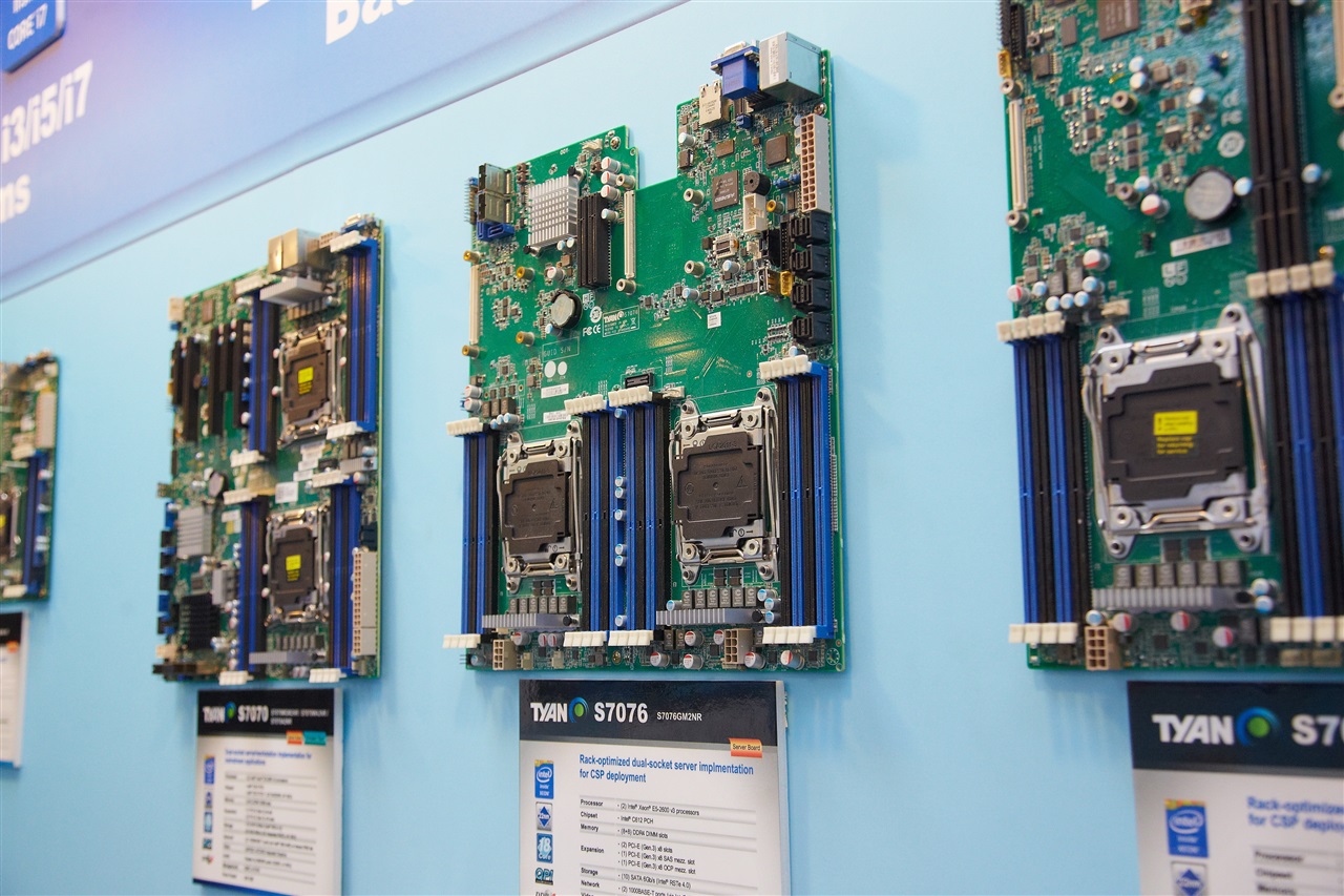 Mitac sees server order visibility stay low