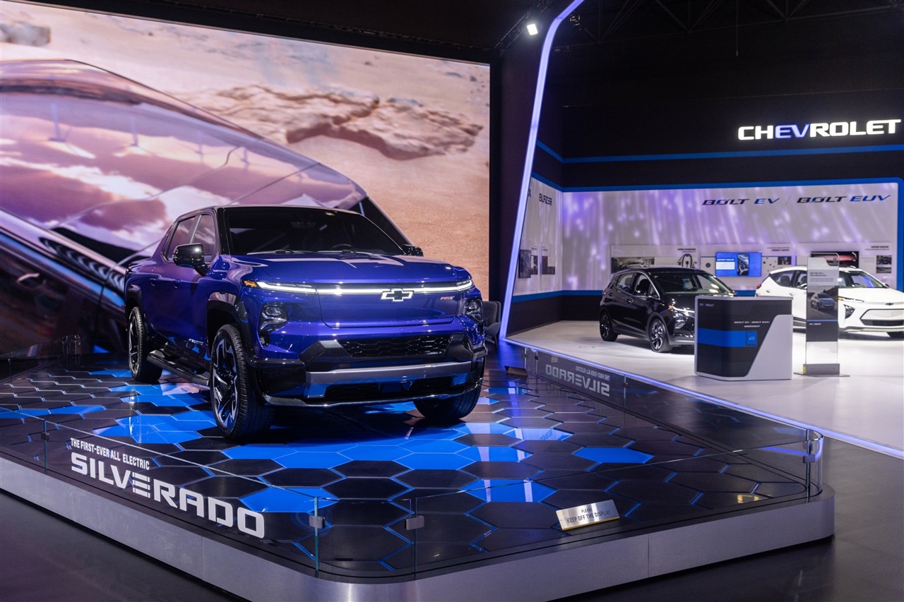 GM finally enters electric pickup battle with $40,000 Silverado