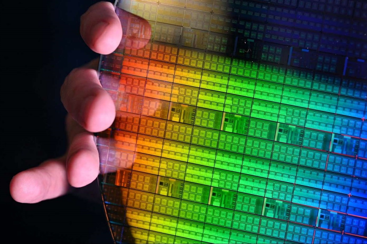 Intel begins sending silicon quantum chips to research community