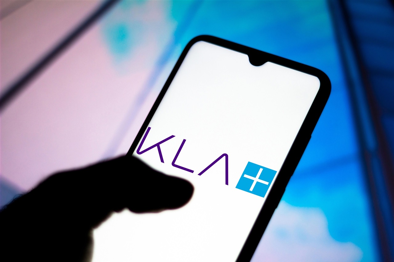 KLA gives upbeat forecast in sign the chip market is rebounding