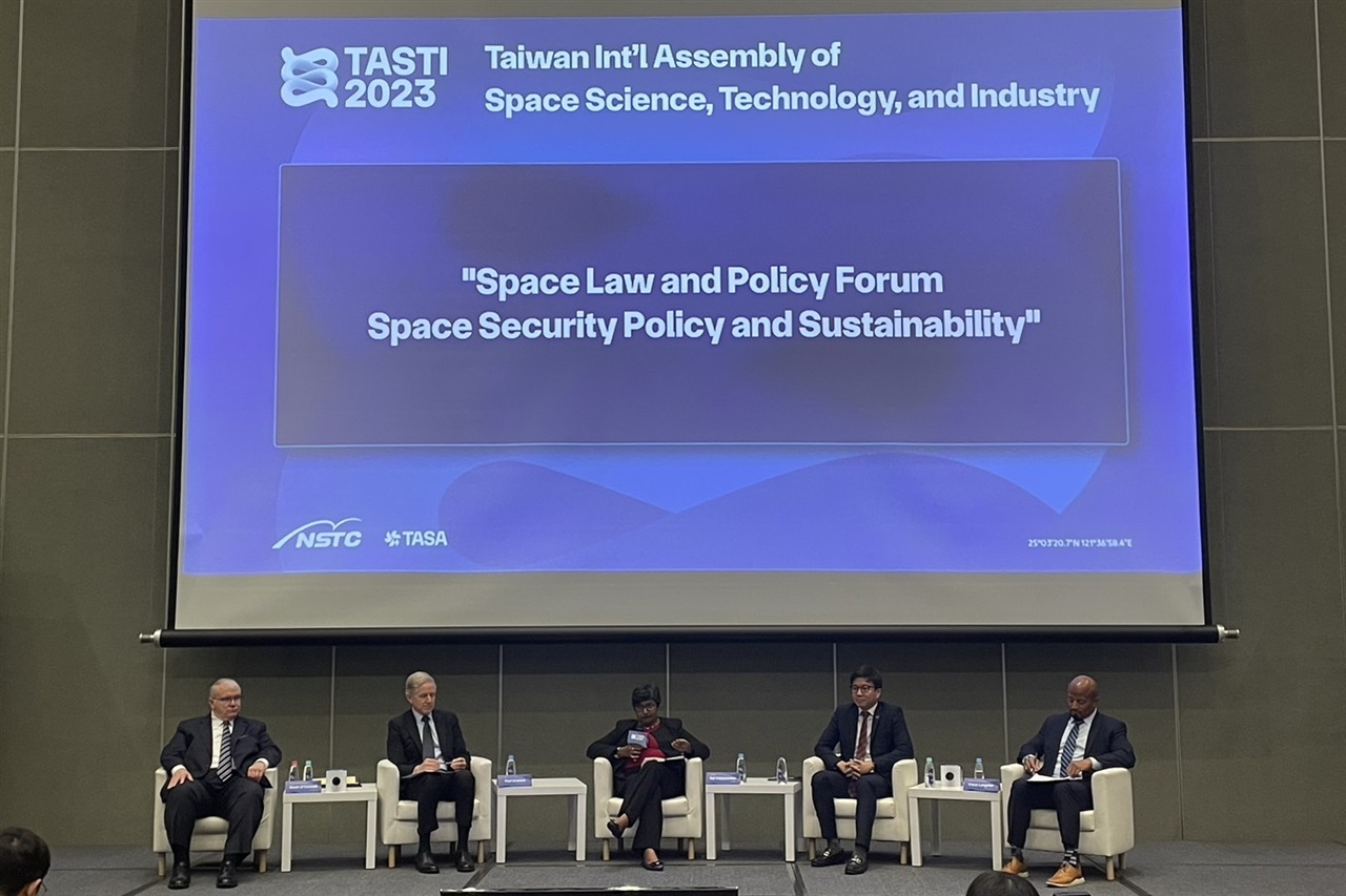 From defense to commerce, easing government adoption of commercial ...