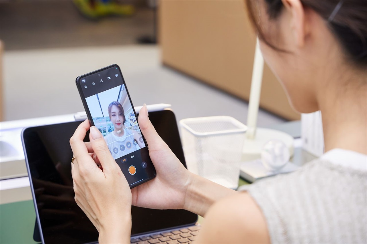 China smartphone industry shipments to pick up further in 4Q23 after ...