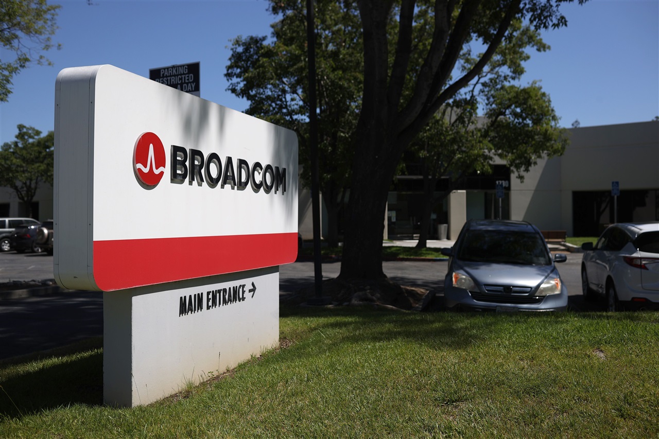 Broadcom completes acquisition of VMware