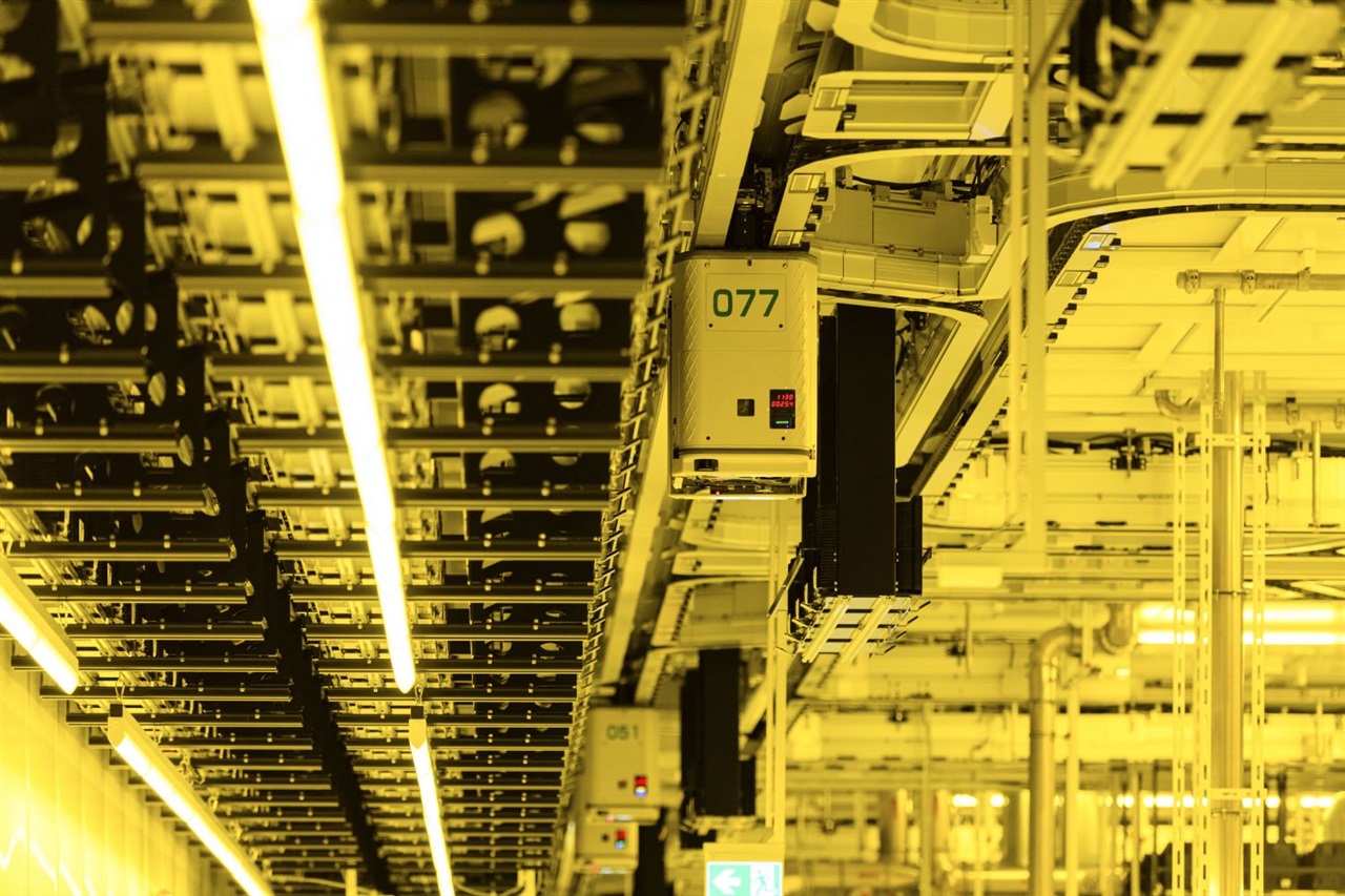 ASML confirms shipping High NA machines to Intel