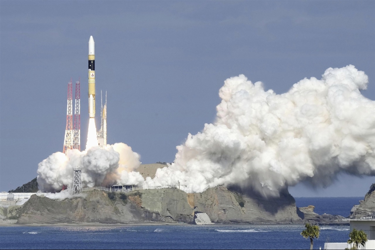 Spy satellite race in Asia heats up with Japan rocket launch