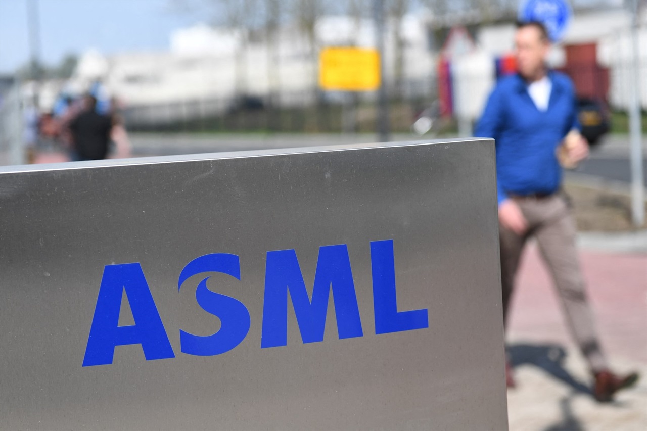Go or stay? ASML wades from geopolitics into domestic politics