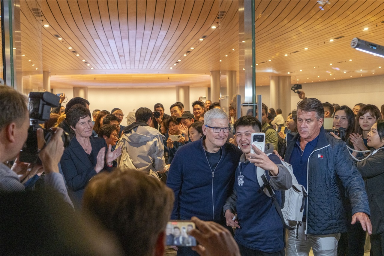 Tim Cook's love for China helps Xi fight fears of economic slump