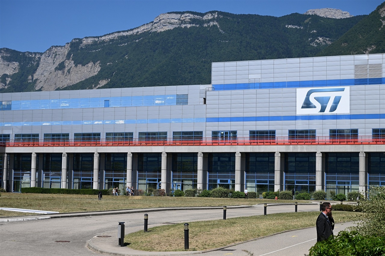 STMicroelectronics hits 71% renewable electricity, targets 100% by 2027