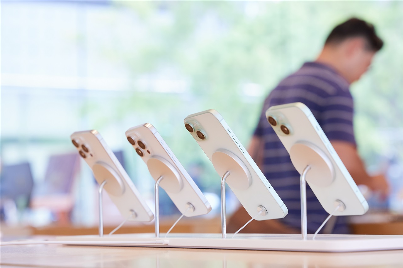 Global smartphone market rebounds for 3rd consecutive quarter