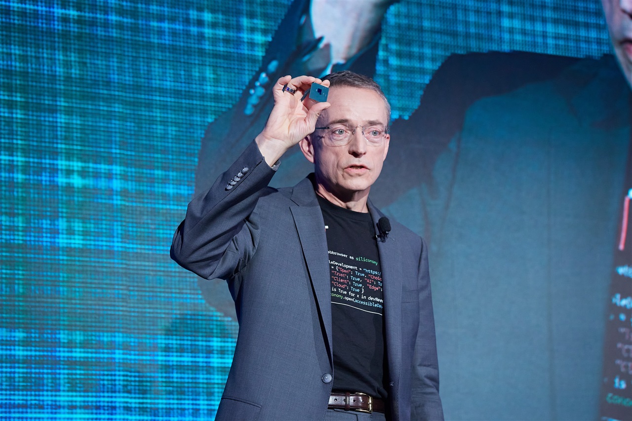 Intel's strategic transition: can new orders and cost cuts lead to a ...