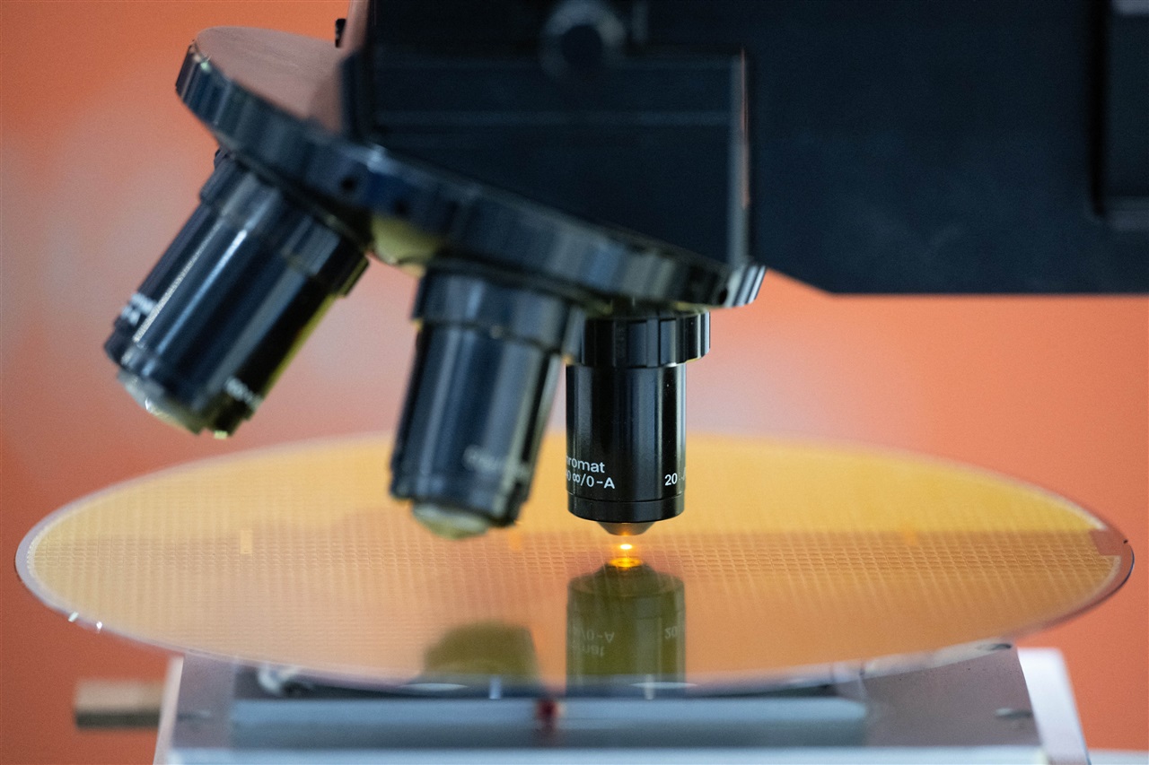 Global advanced IC substrate market set to surge to US$31.54 billion by ...