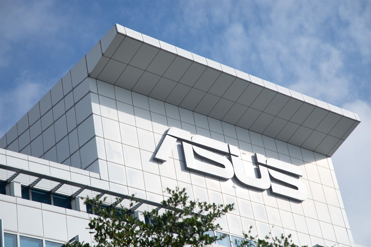 Asus aims for 30% sales growth in 2025 in India PC market, driven by ...