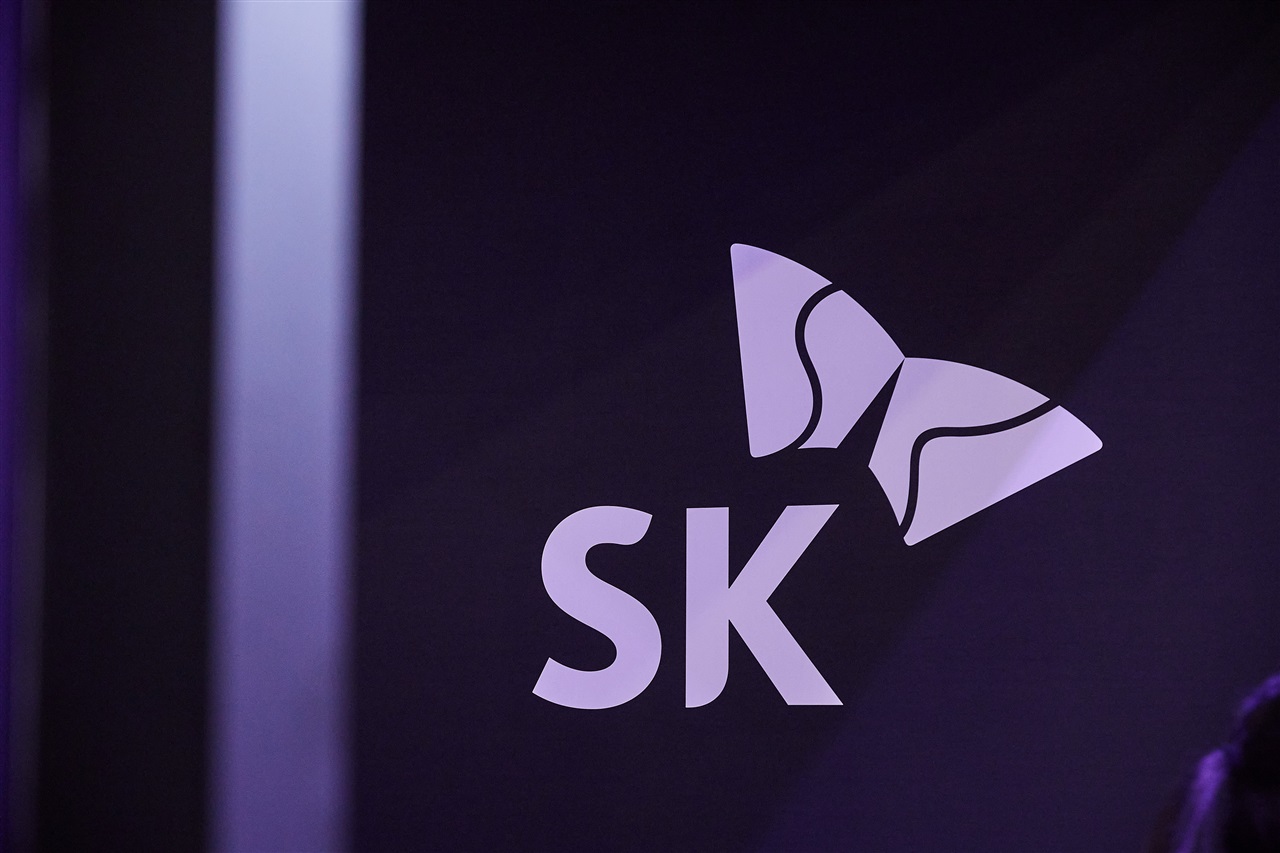 SK Group chairman makes unannounced Taiwan visit, focuses on AI supply ...