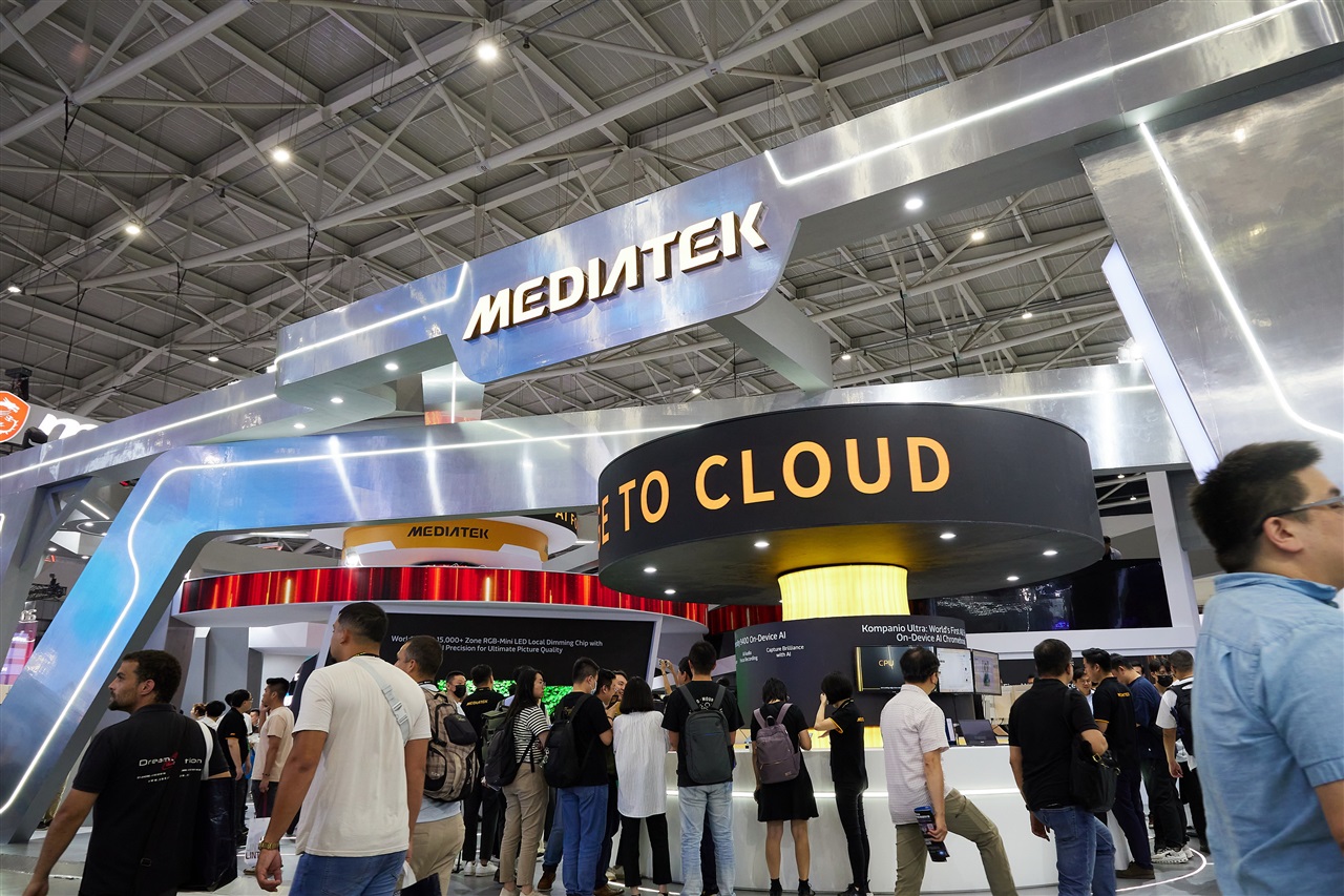 Tech Forum 2025: Qualcomm and MediaTek take smartphone rivalry to the ...